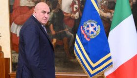 Guido Crosetto: chi è, biografia, età e ultime notizie | QuiFinanza