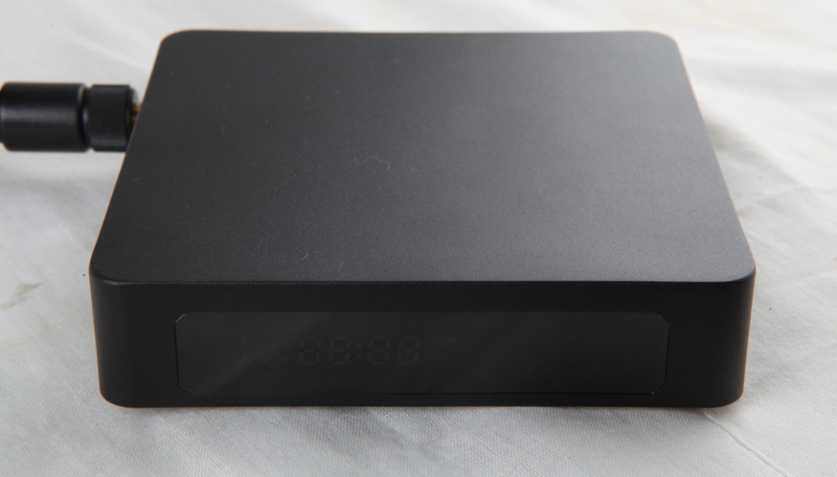 Come avere il decoder tv gratis a casa: lo consegna direttamente Poste Italiane