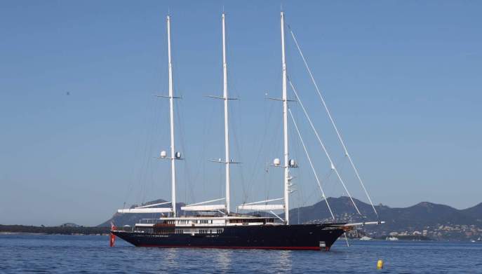 Jeff Bezos vende lo yacht Koru da 127 metri, vale 500 milioni di dollari